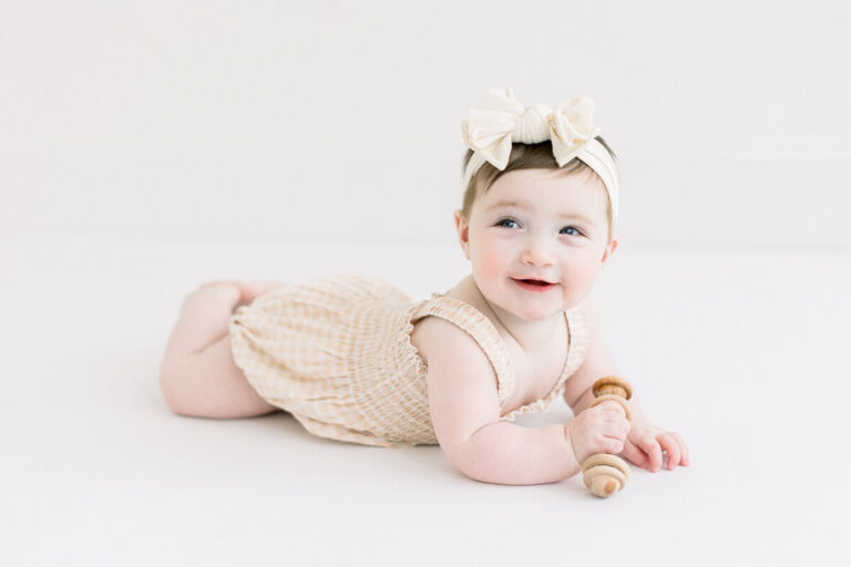 Maeve | 8 Month Milestone Session | carolinewinnphotography.com
