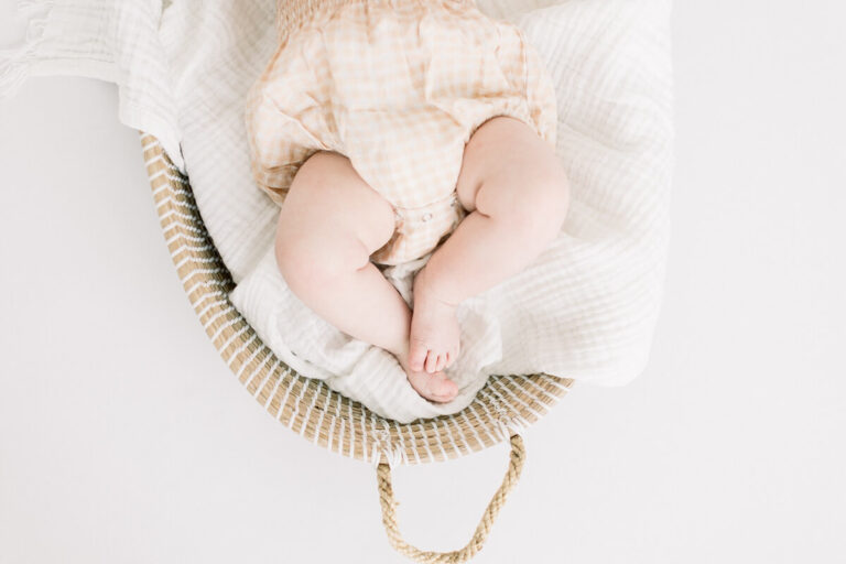 Maeve | 8 Month Milestone Session | carolinewinnphotography.com