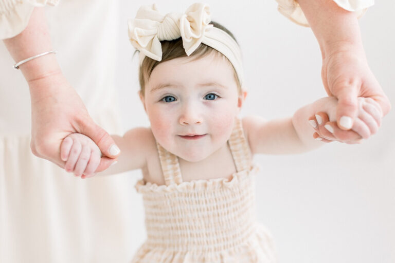 Maeve | 8 Month Milestone Session | carolinewinnphotography.com